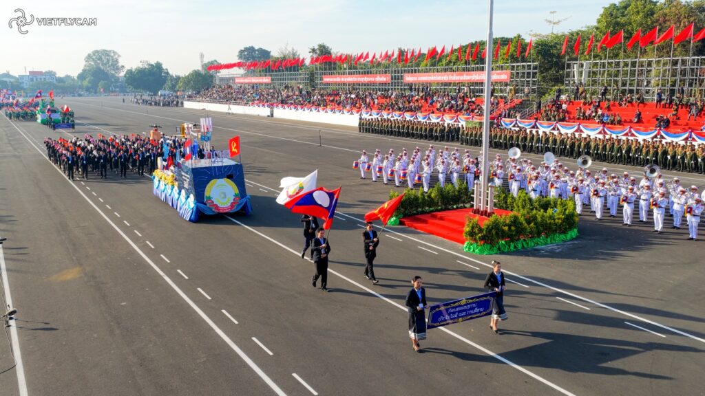 Việt Flycam đồng hành cùng VTV ghi hình lễ diễu binh tại Lào, tiếp tục ...